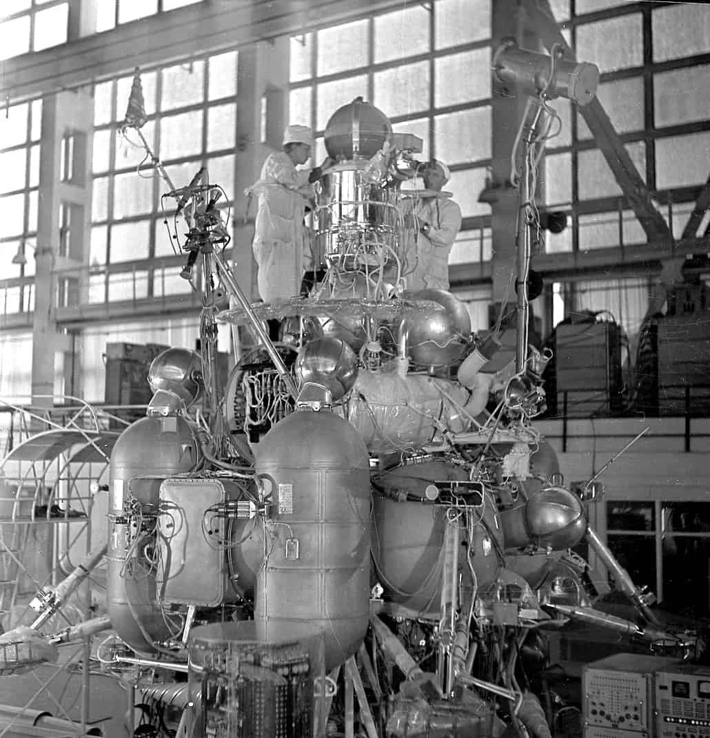Declassified Files. Luna 16 Mission. USSR's first robotic lunar sample ...
